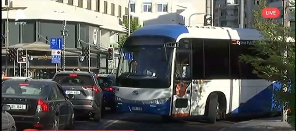 #LIVE η "Οδύσσεια" οδηγών να μπουν σε λεωφορειολωρίδα στο κέντρο της ...