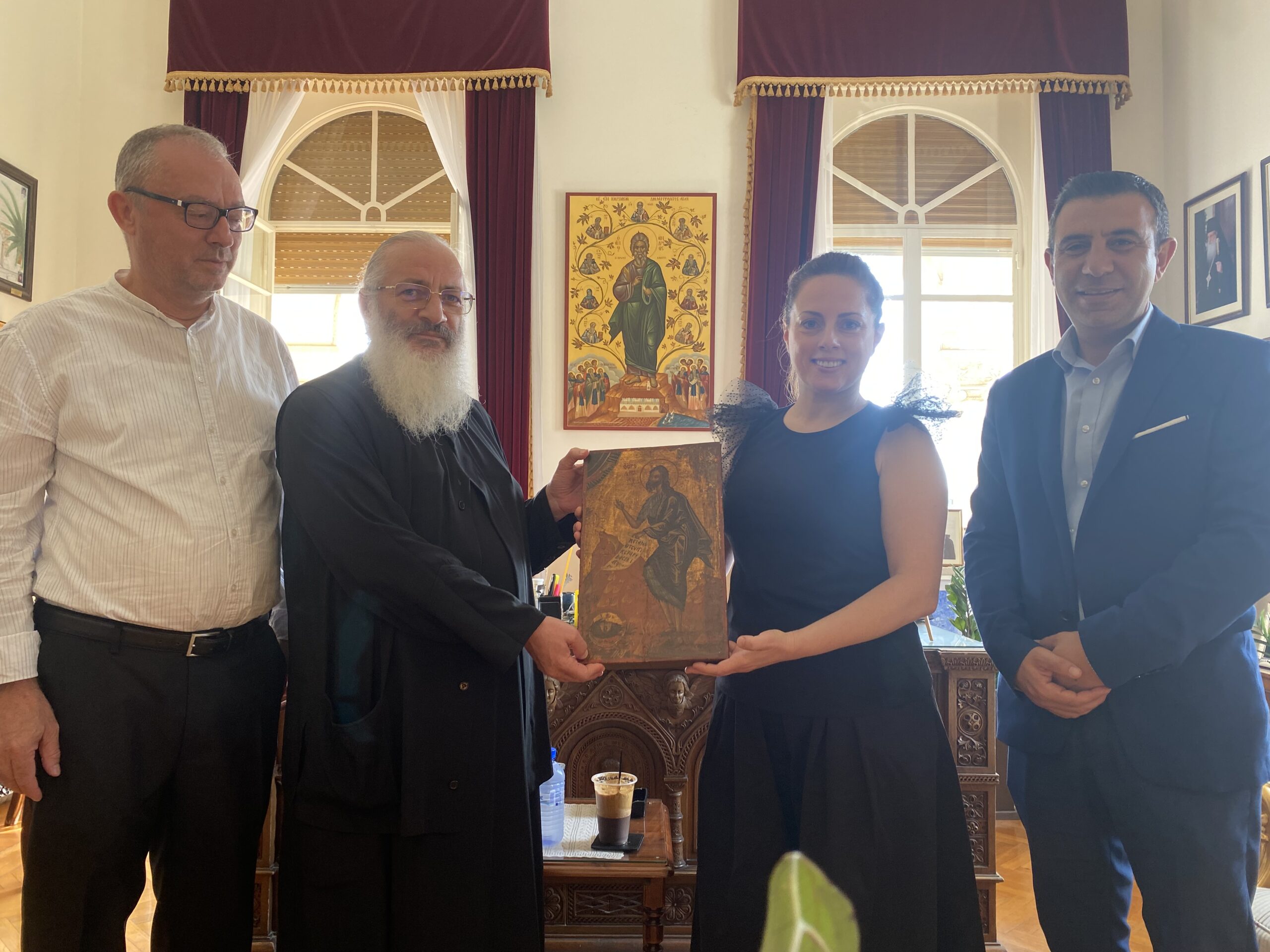 Παράδοση εικόνας του Αγίου Ιωάννη που εξήχθη παράνομα από την Κύπρο το ...